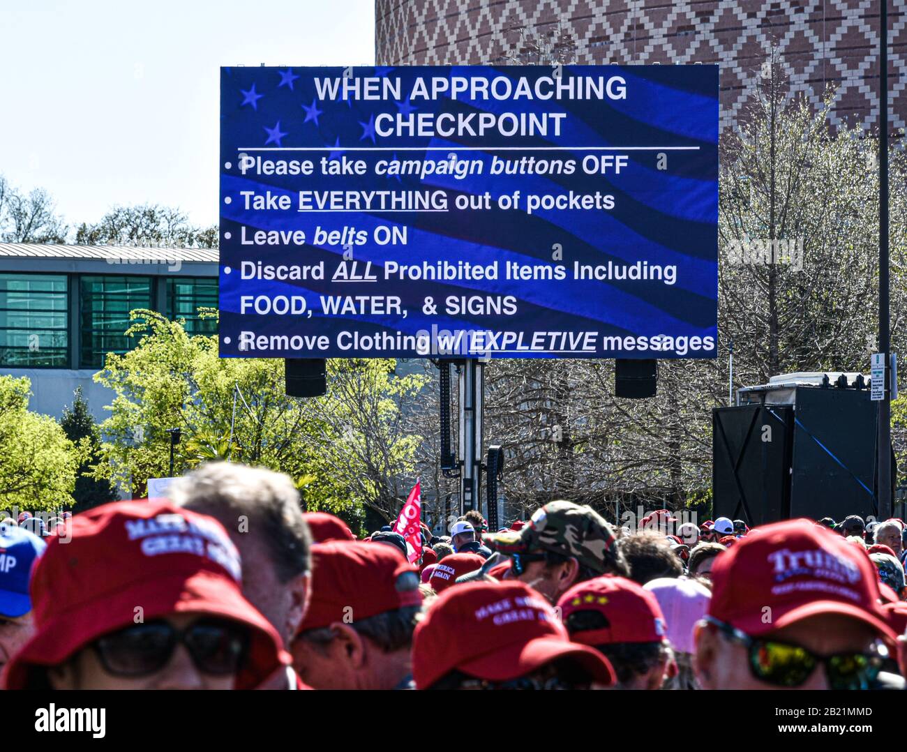 Wearing trump caps hi-res stock photography and images - Alamy