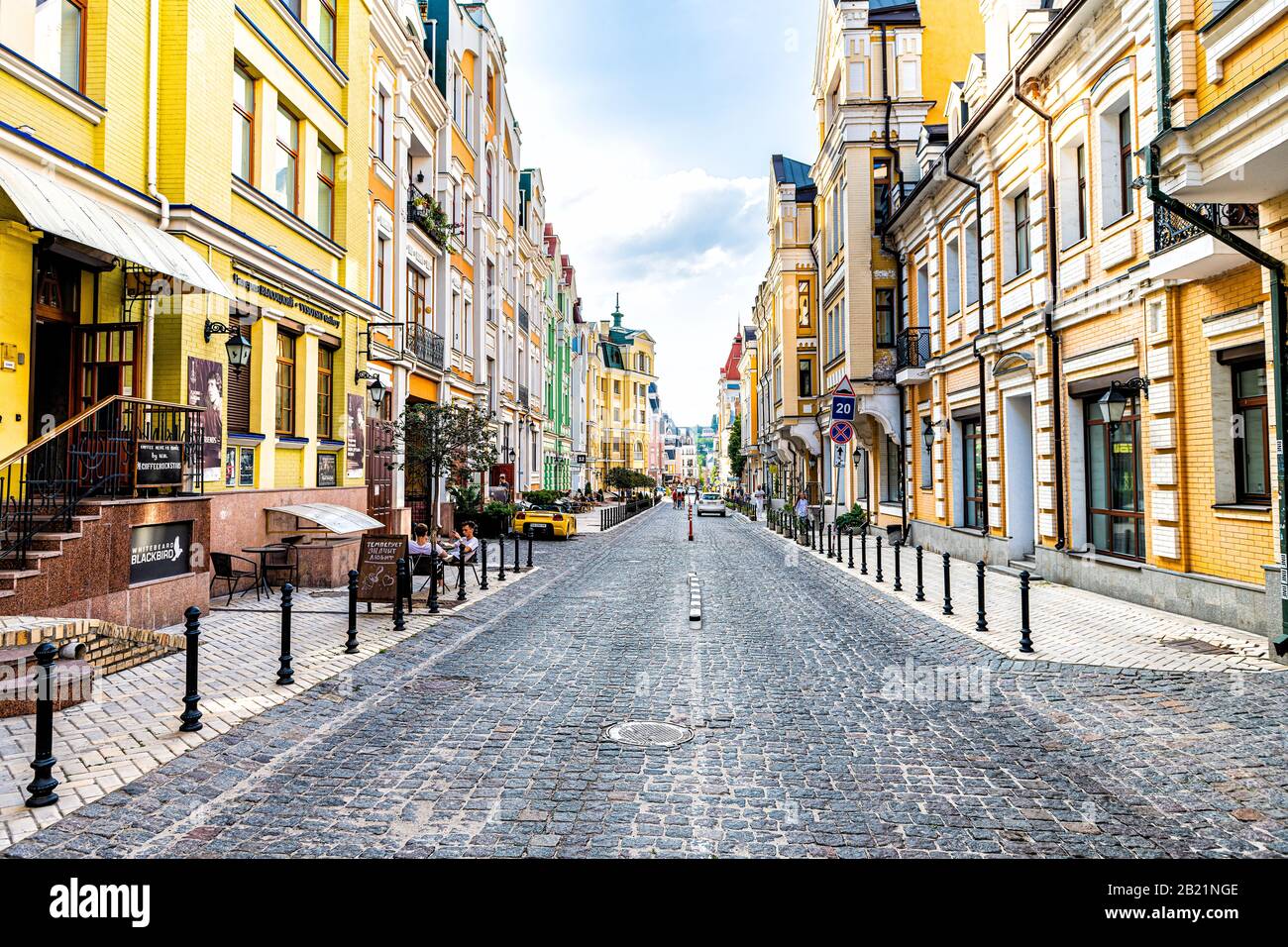 Rich neighborhood hi-res stock photography and images - Alamy
