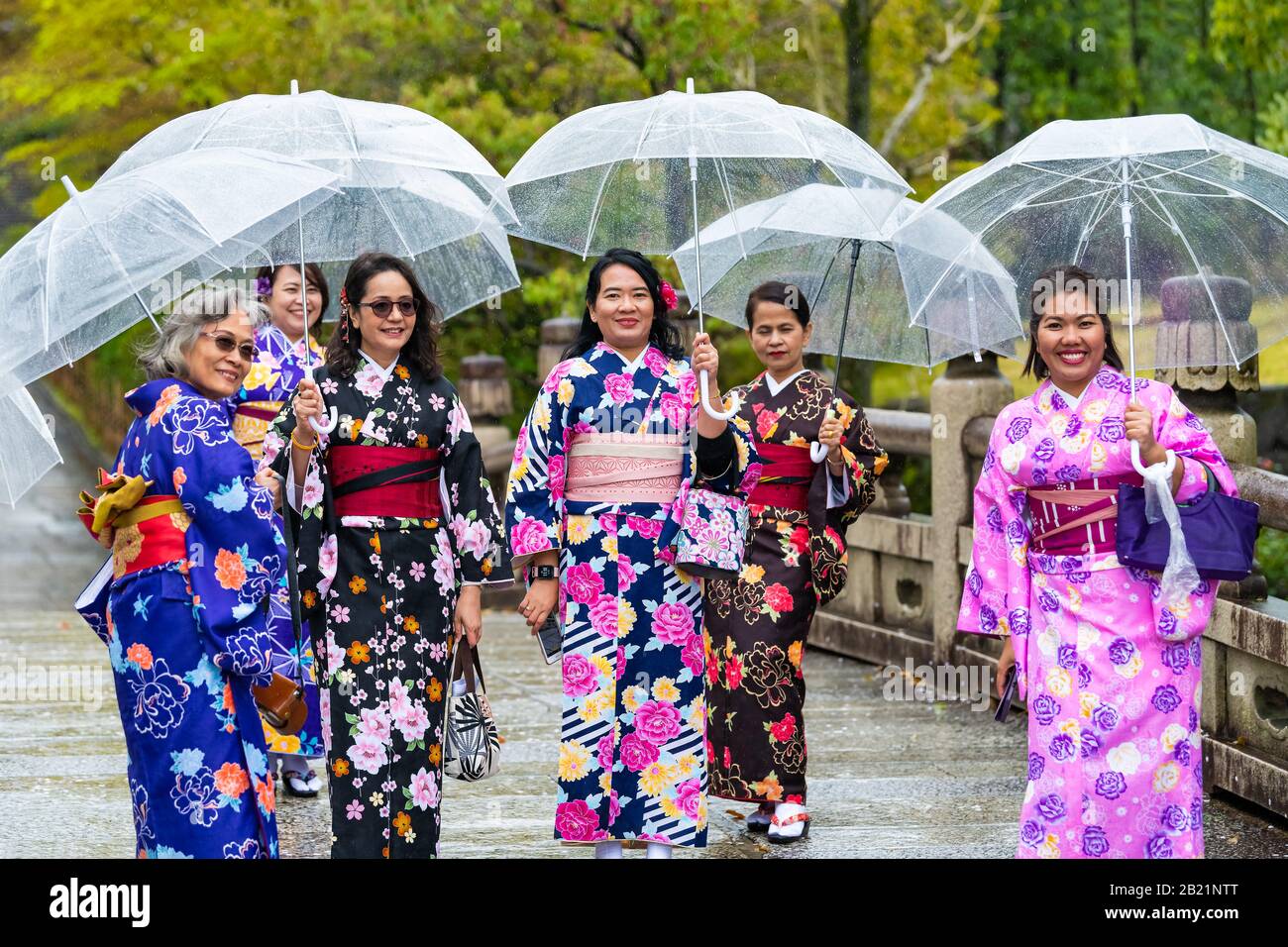 Traditional filipino dress hi-res stock photography and images - Alamy