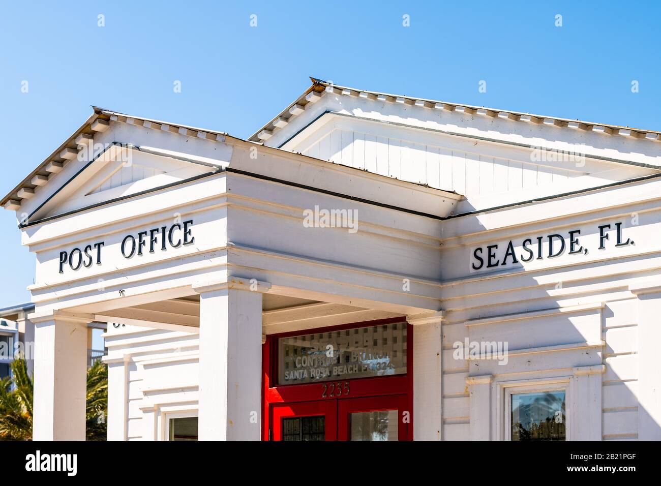 Seaside, USA - April 25, 2018: USPS Post Office exterior and sign in ...