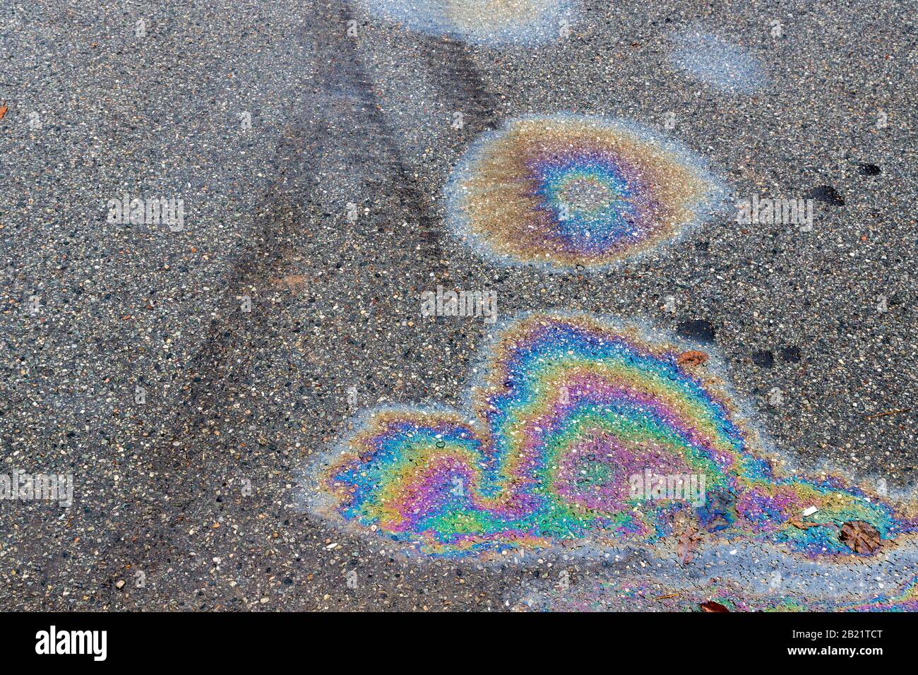 Oil spill on asphalt hi-res stock photography and images - Alamy