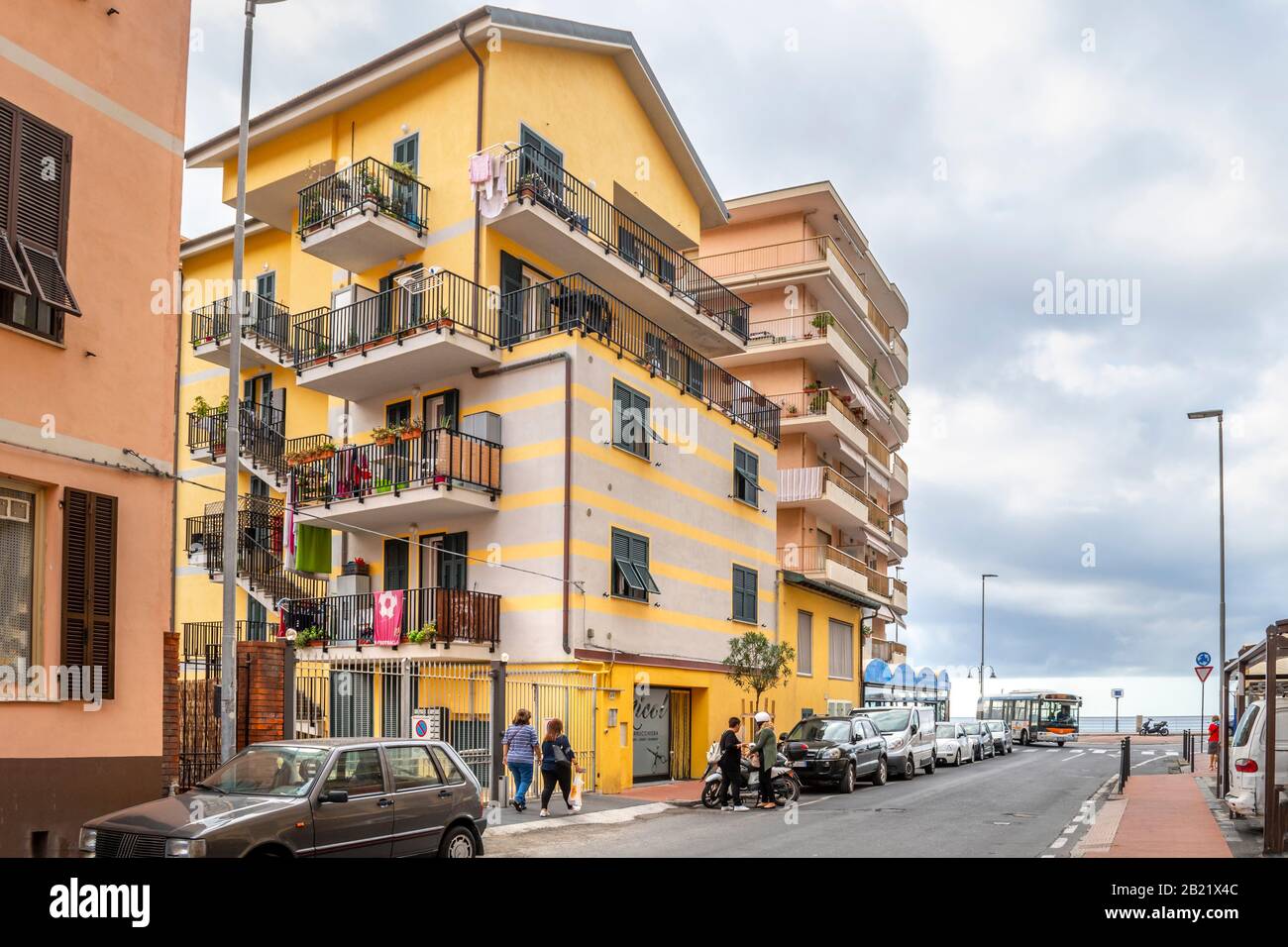Typical italian village street scene hi-res stock photography and ...