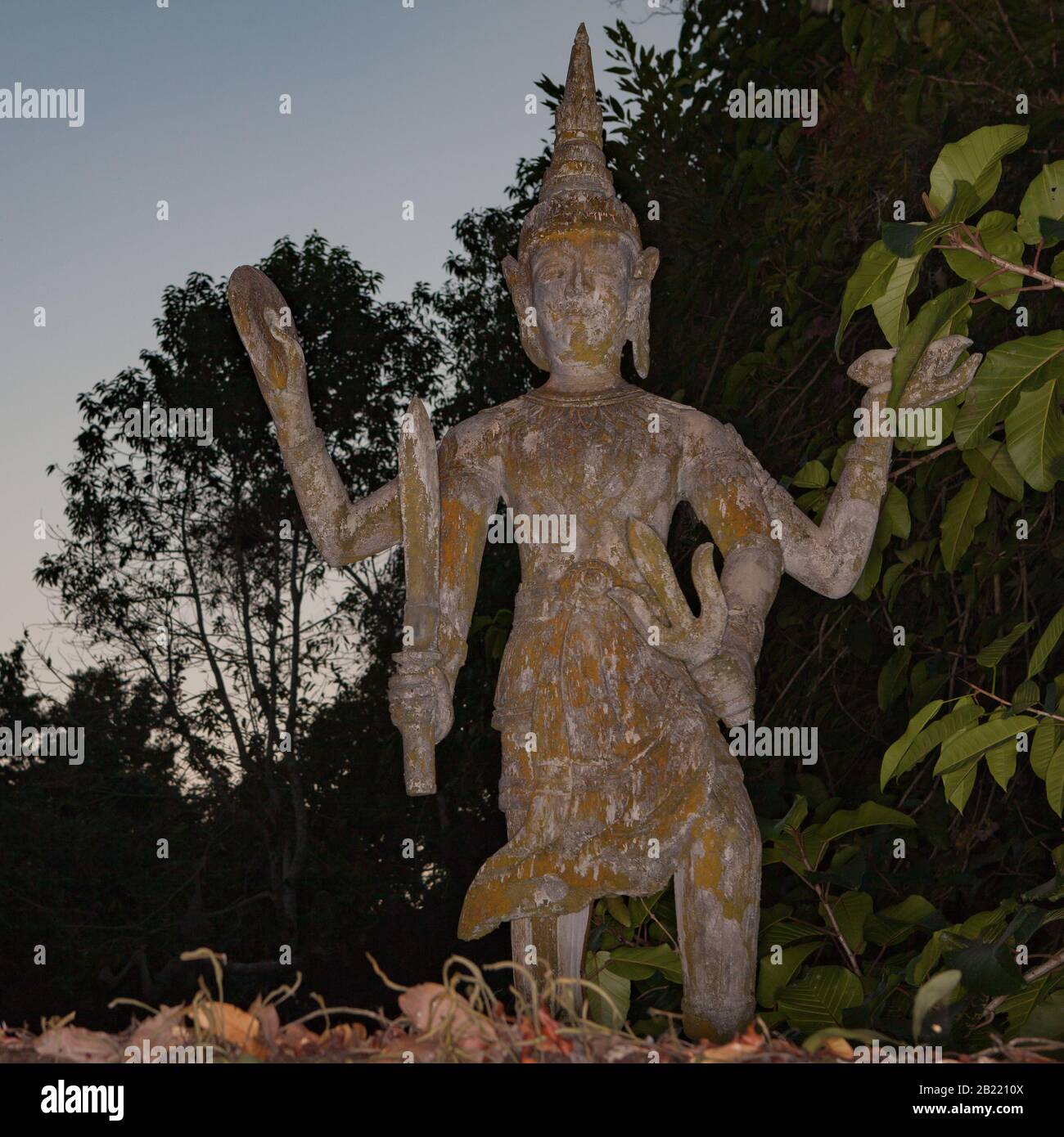 Asian statues hi-res stock photography and images - Alamy