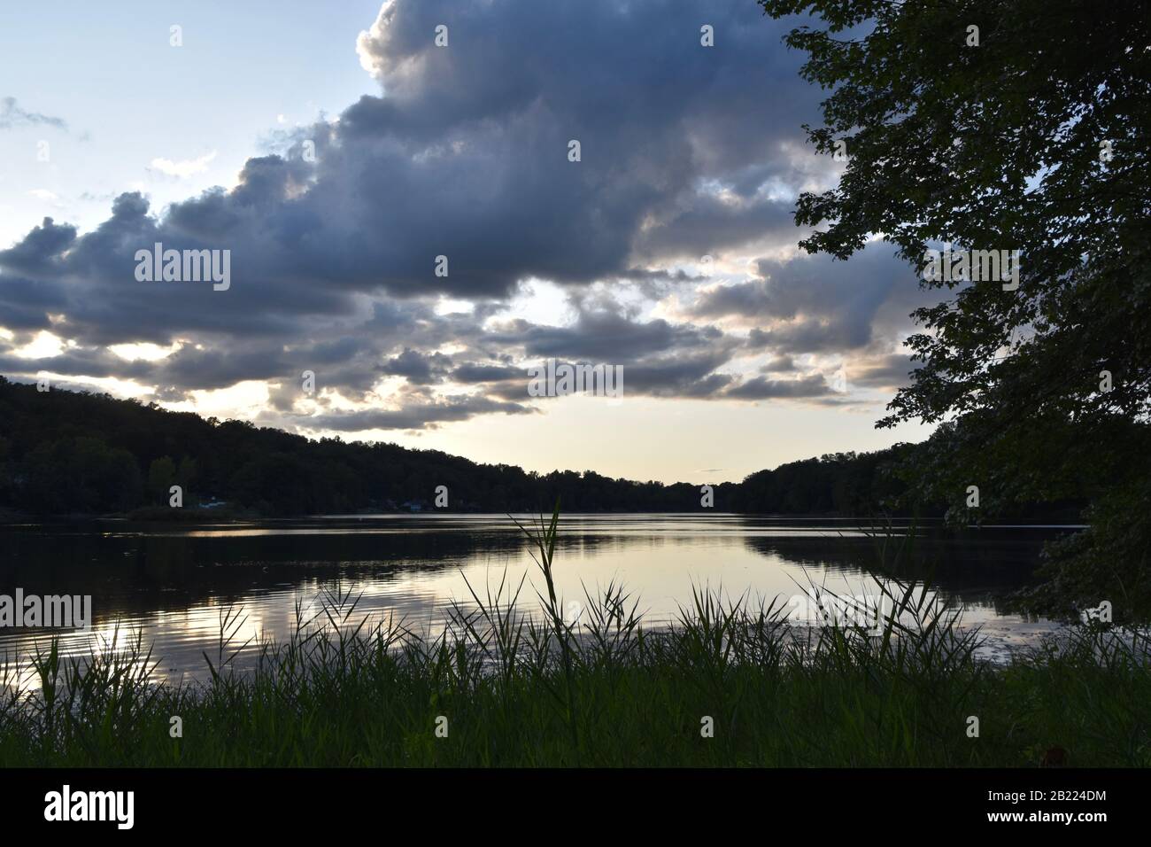 Dusk lake summer hi-res stock photography and images - Alamy