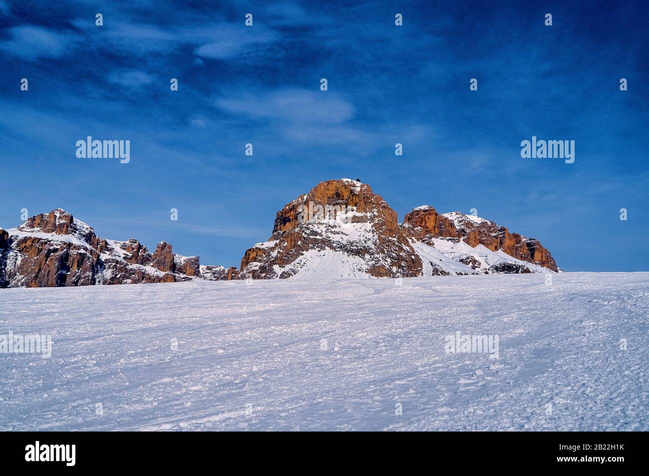 Beautiful panoramic view to the Sellaronda - the largest ski carousel ...