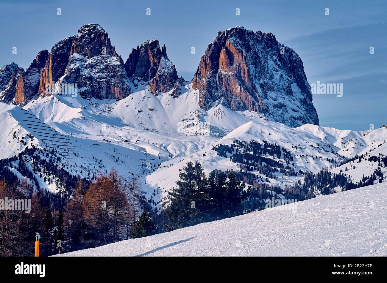Beautiful panoramic view to the Sellaronda - the largest ski carousel ...