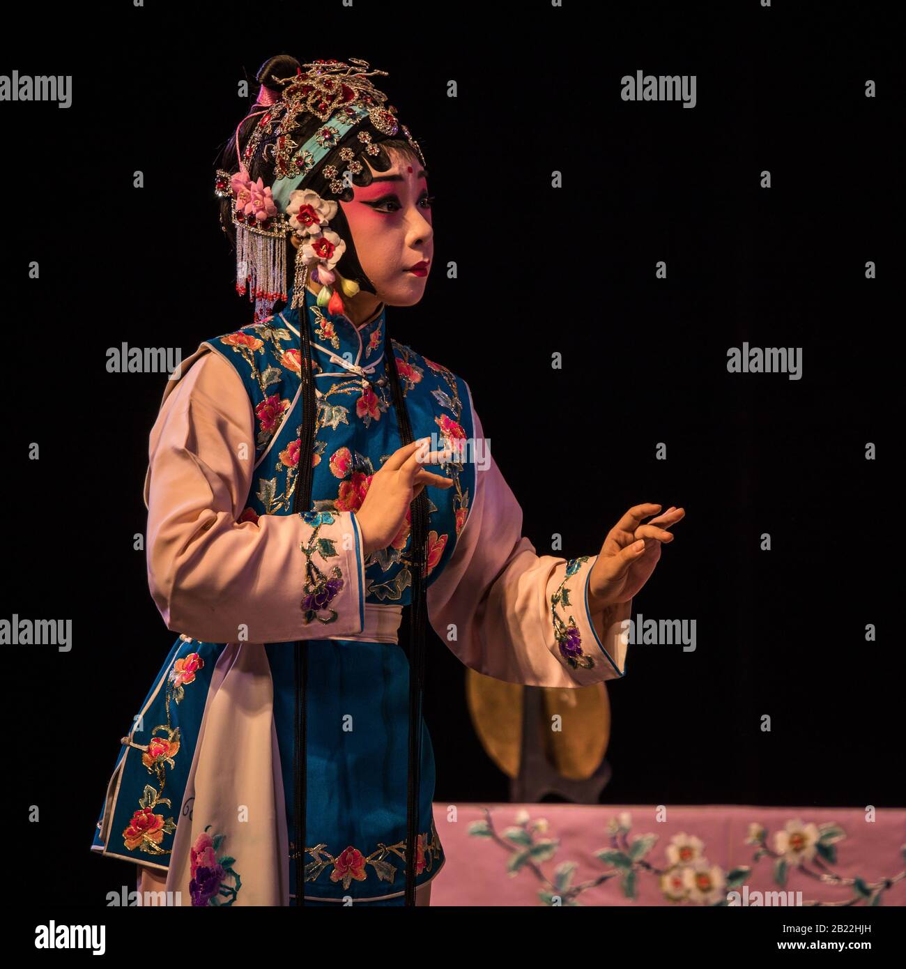 China face painting traditional hi-res stock photography and images - Alamy
