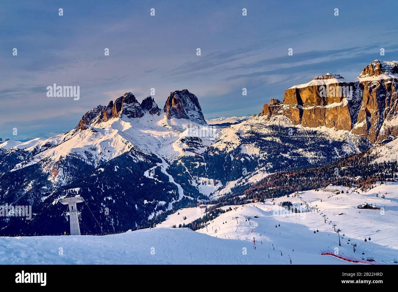 Beautiful panoramic view to the Sellaronda - the largest ski carousel ...