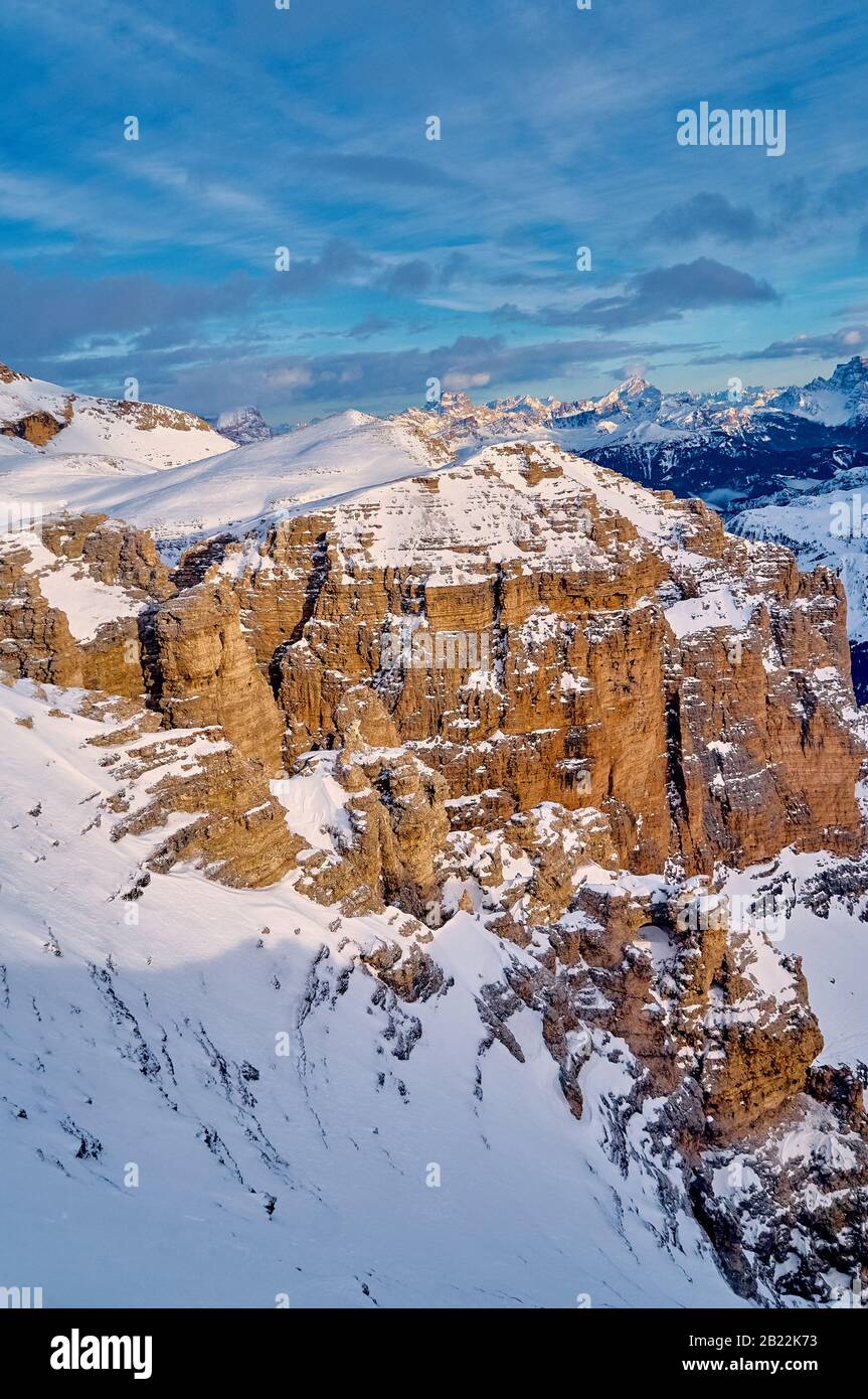 Beautiful panoramic view to the Sellaronda - the largest ski carousel ...