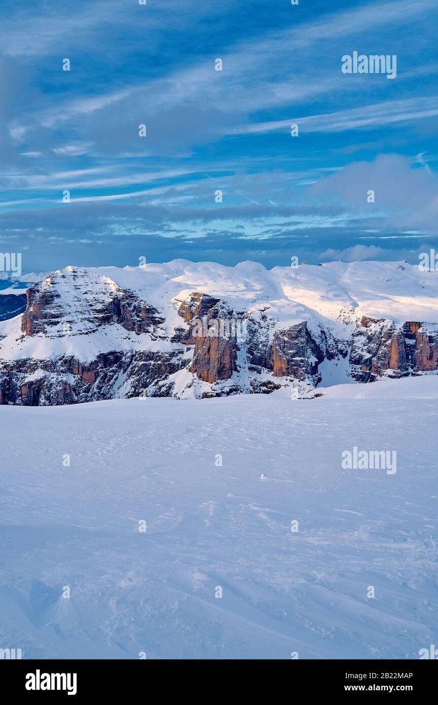 Beautiful panoramic view to the Sellaronda - the largest ski carousel ...