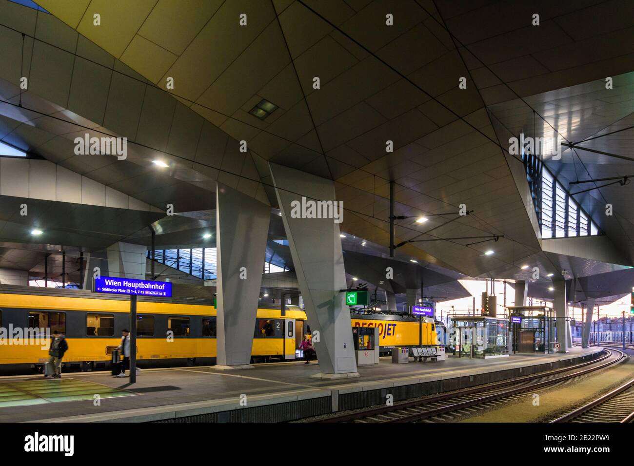 Wien, Vienna: main railway station Hauptbahnhof, passenger, traveller ...
