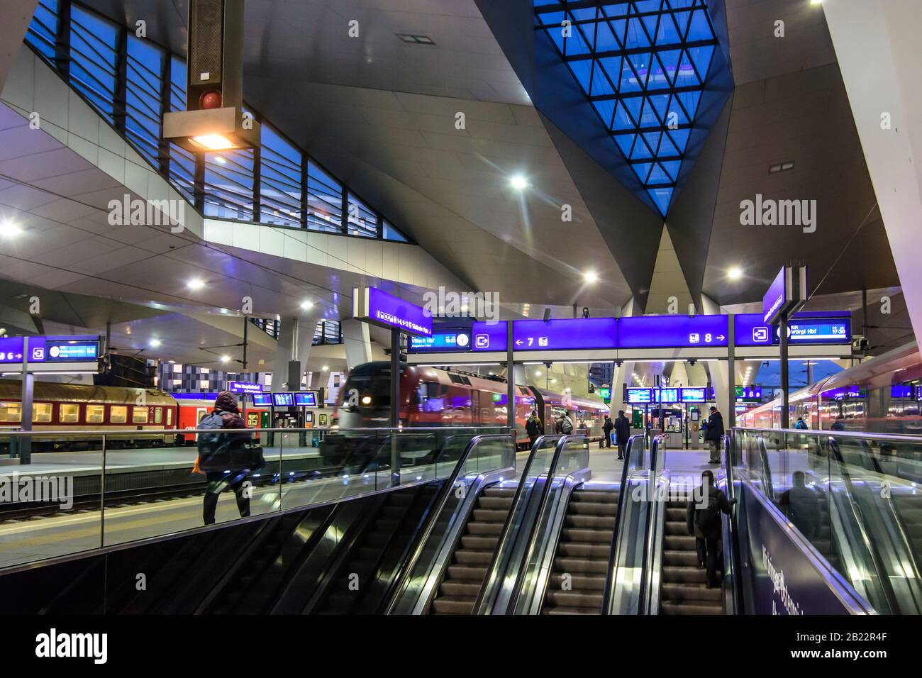 Wien, Vienna: main railway station Hauptbahnhof, passenger, traveller ...