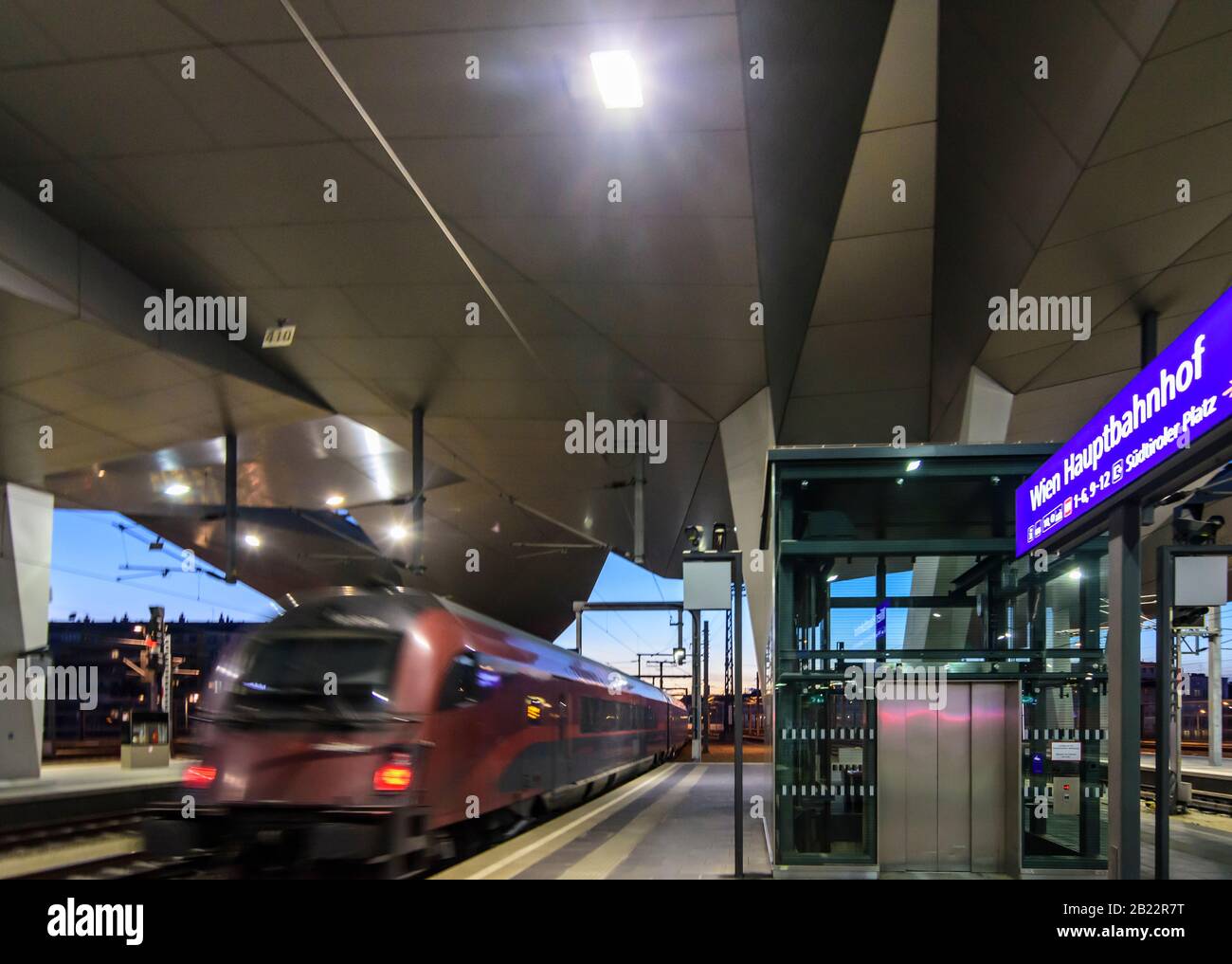Wien, Vienna: main railway station Hauptbahnhof, passenger, traveller ...