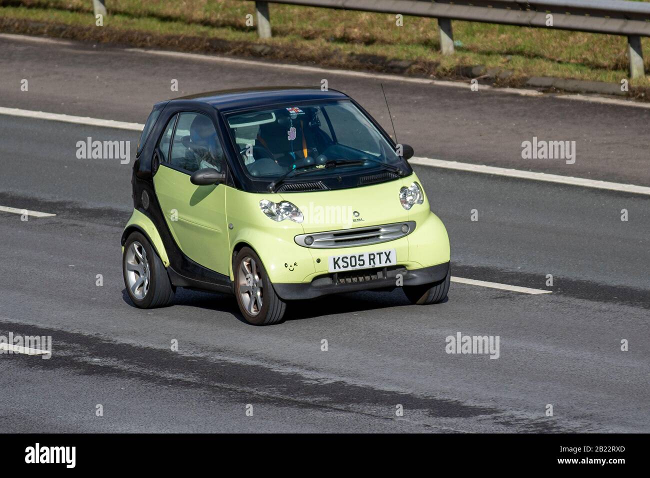 2005 Daimler-Benz yellow Smart Fortwo Pulse 61 S-A; Vehicular traffic ...