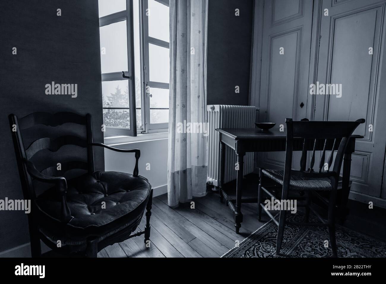 French chateau window hi-res stock photography and images - Alamy