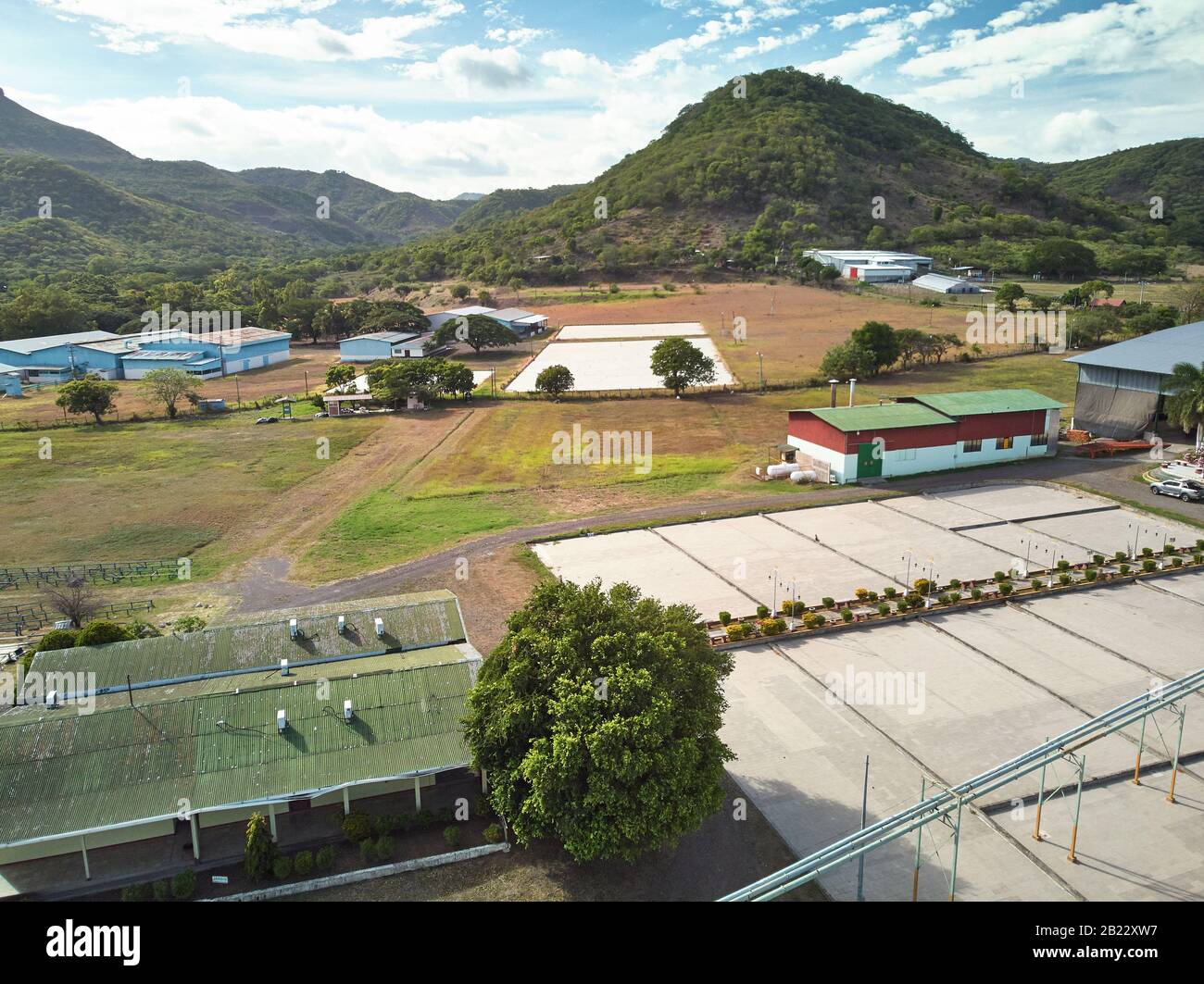Empty fields hi-res stock photography and images - Alamy