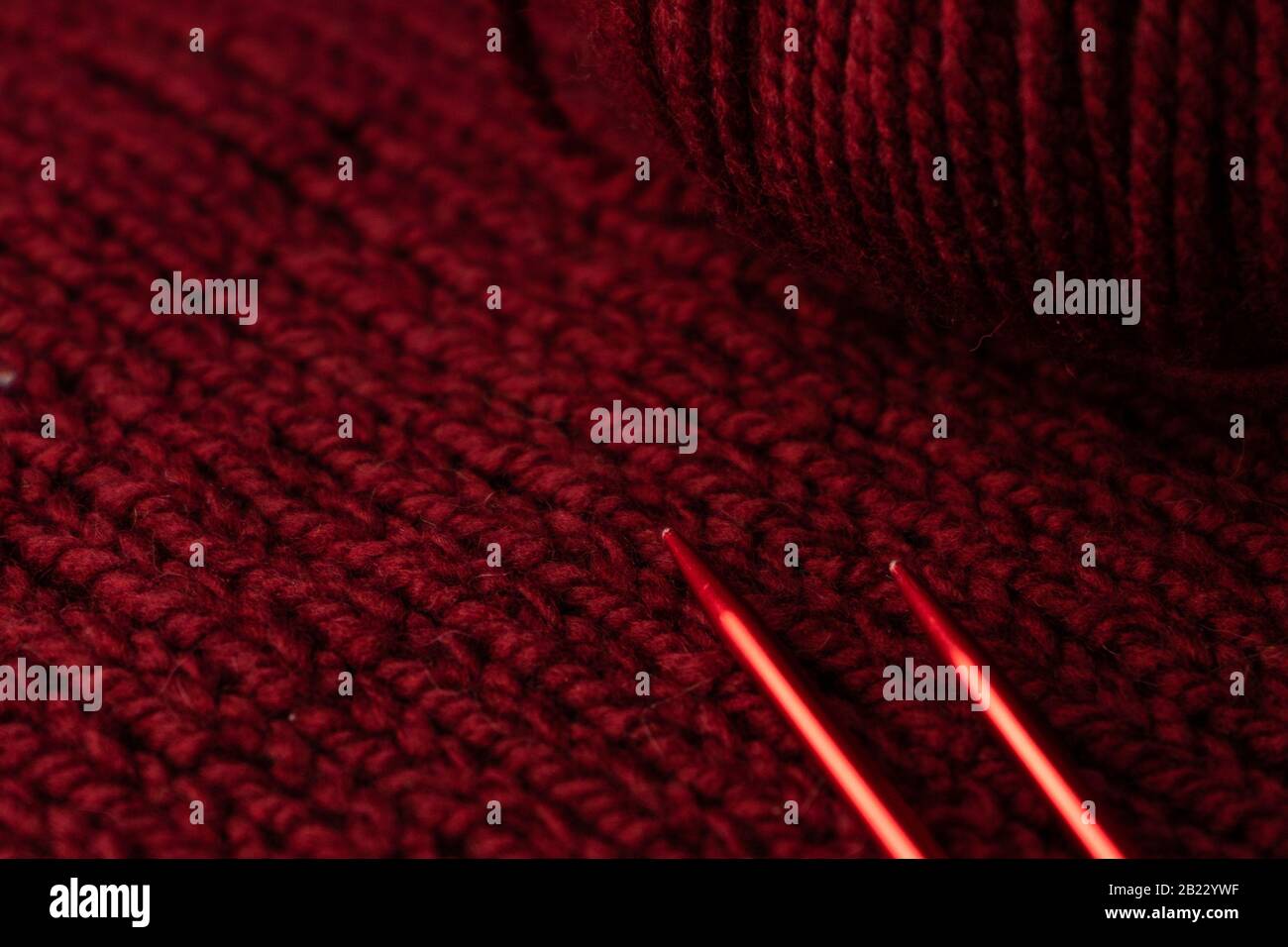 knitted fabric and needles with thick threads Stock Photo - Alamy