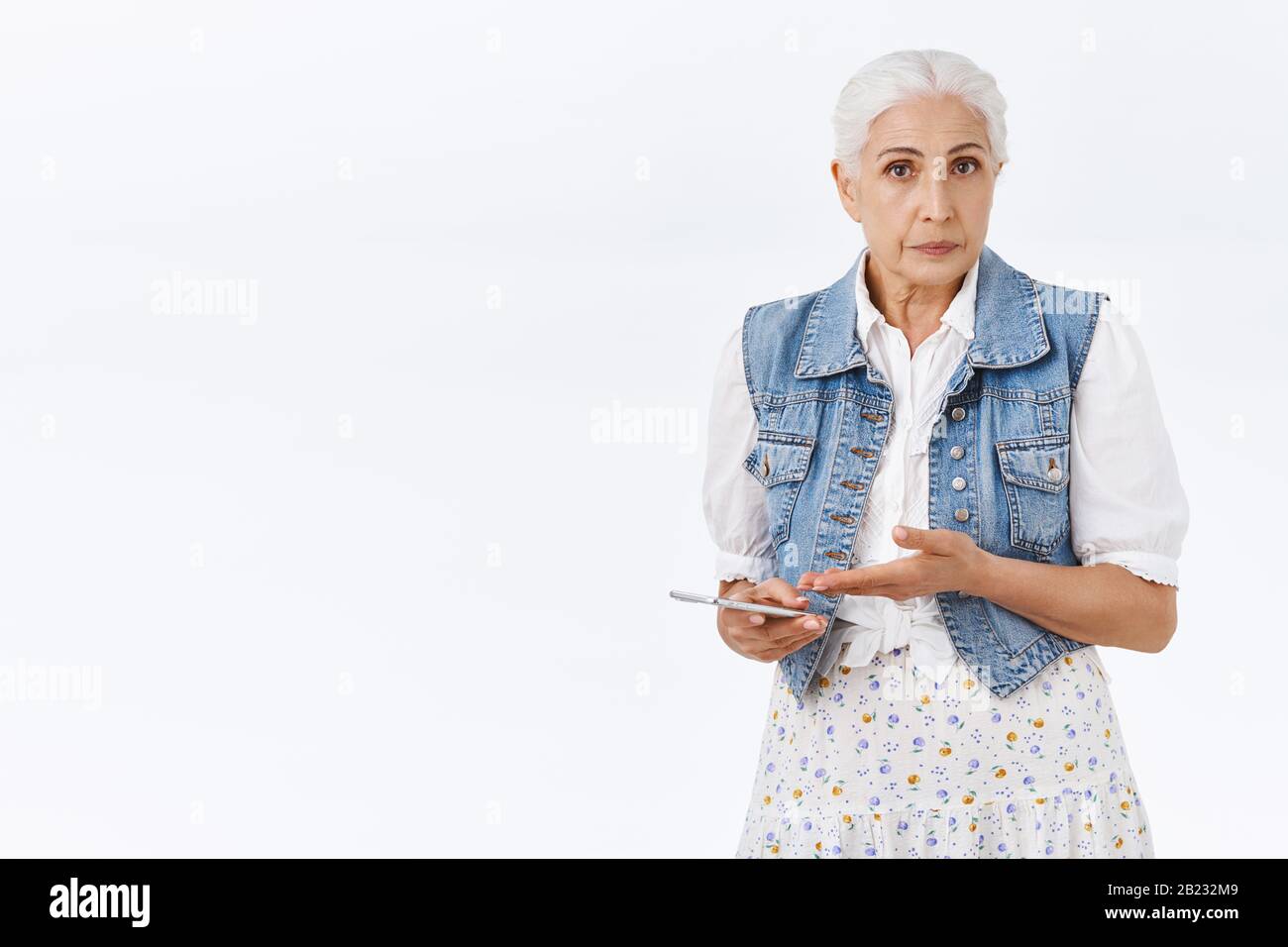 Old lady confused hi-res stock photography and images - Alamy