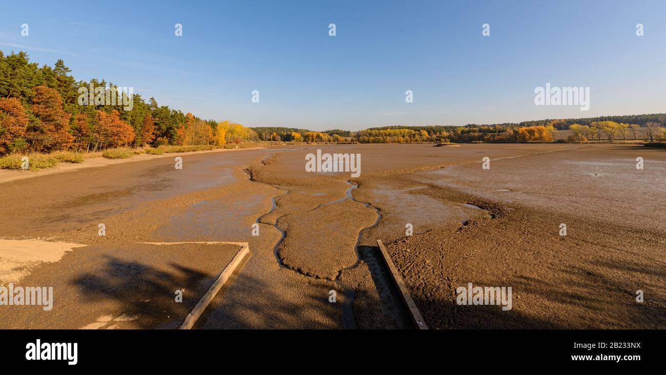 Empty fish pond hi-res stock photography and images - Alamy