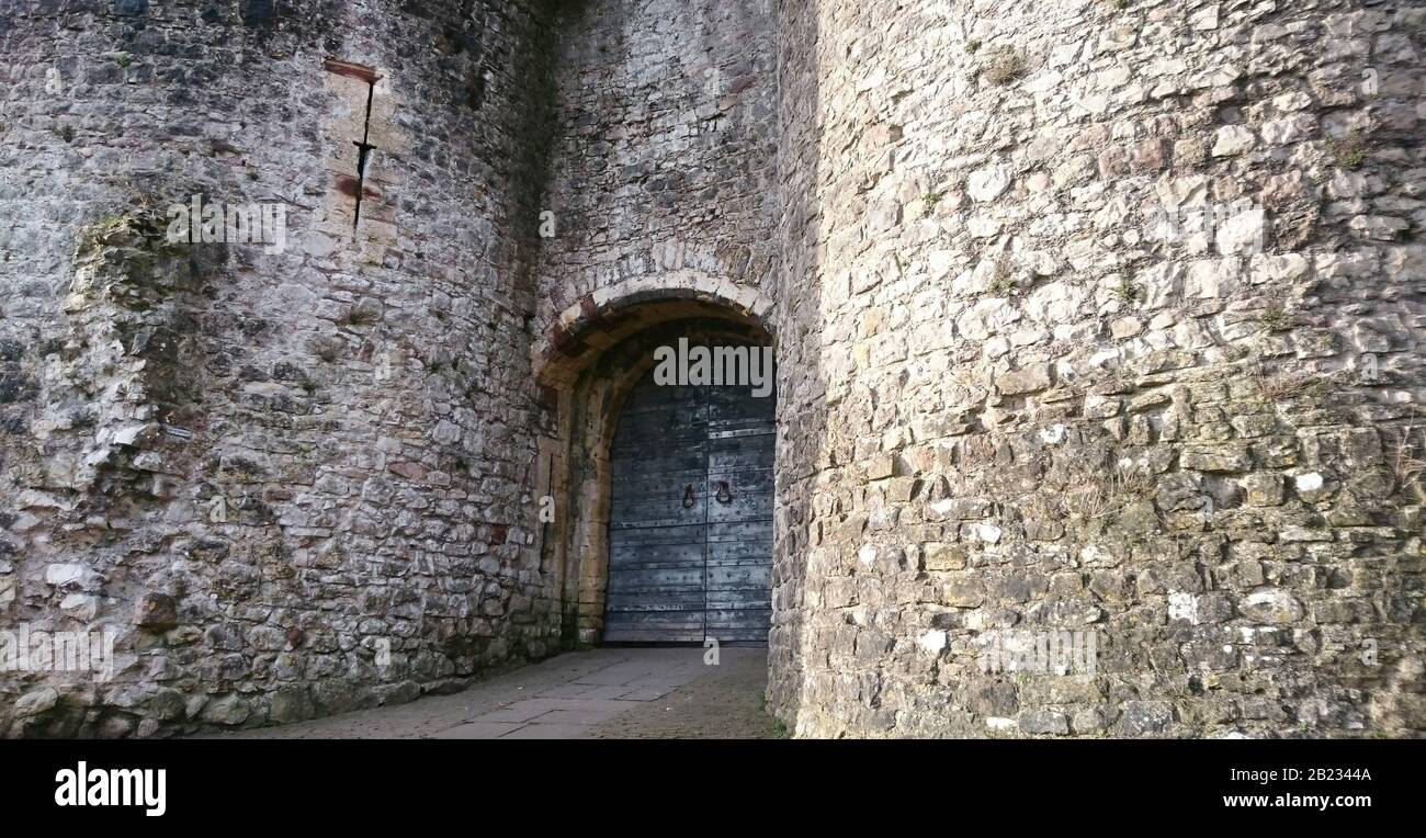 Ruins medieval castle gates hi-res stock photography and images - Alamy