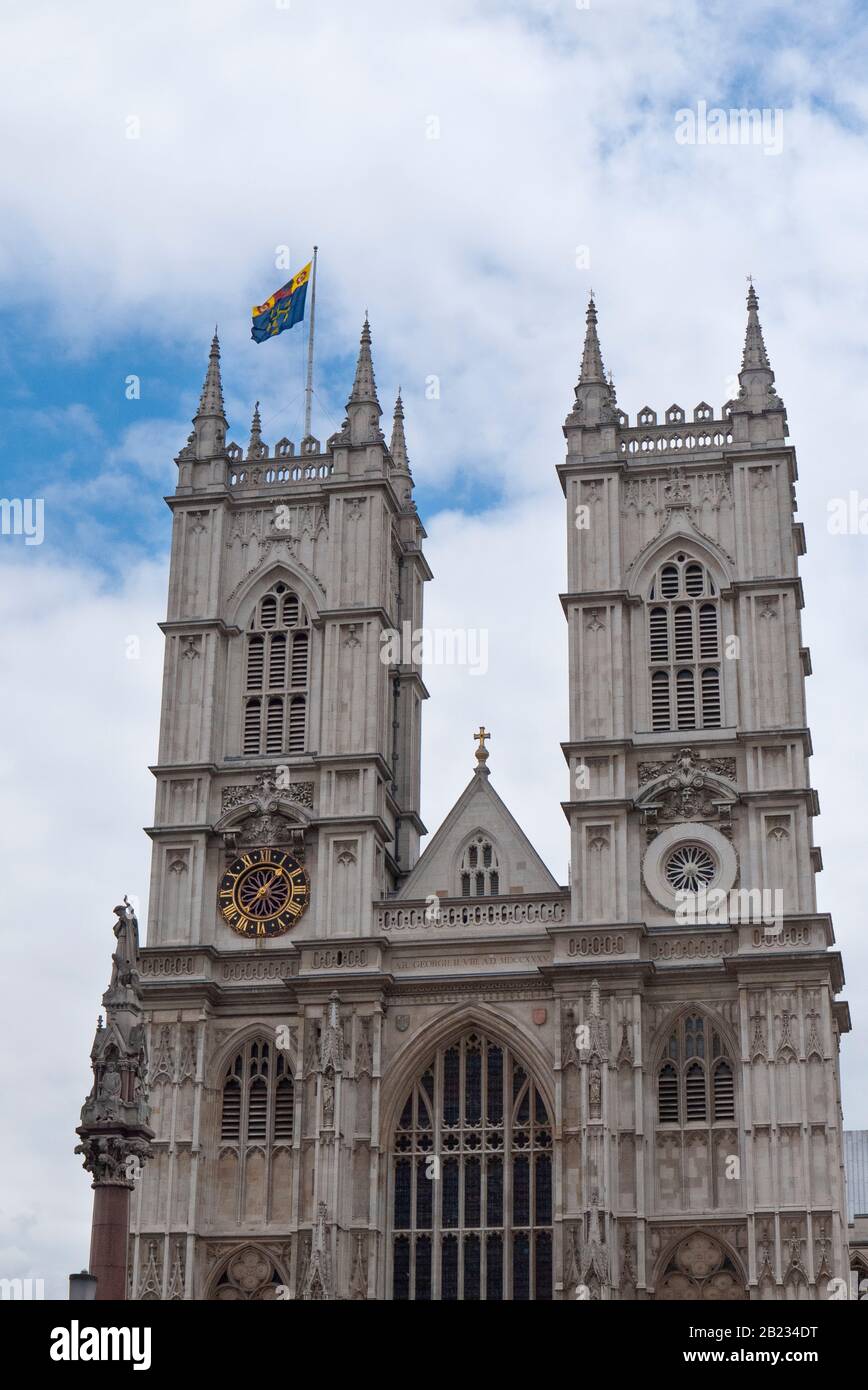 The great twin towers and Western facade of Westminster Abbey ...