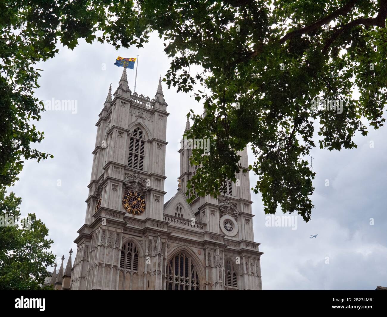 The great twin towers and Western facade of Westminster Abbey ...