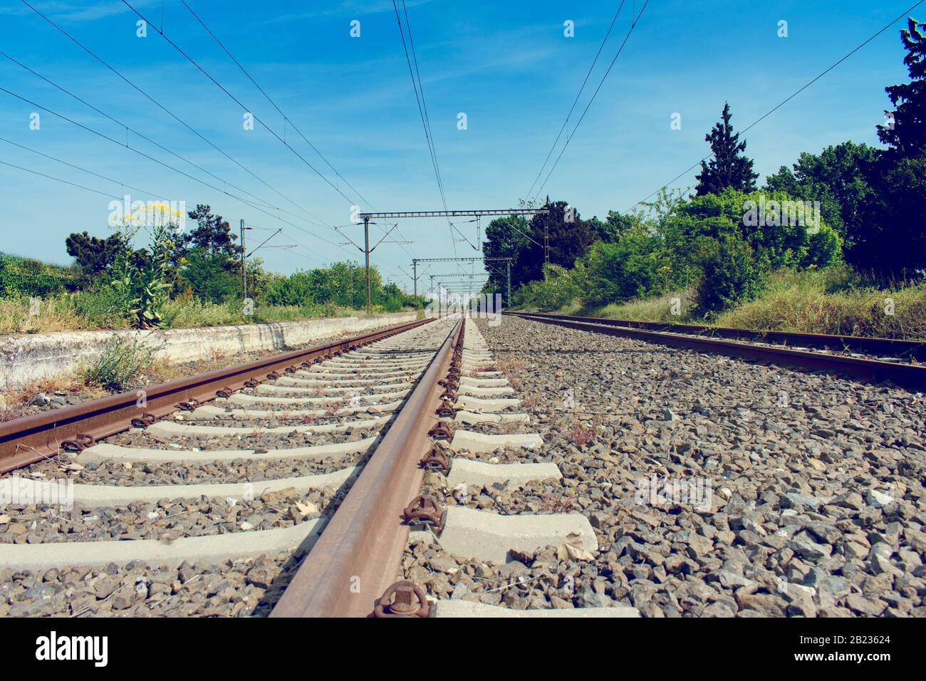 Electrified railway line hi-res stock photography and images - Alamy