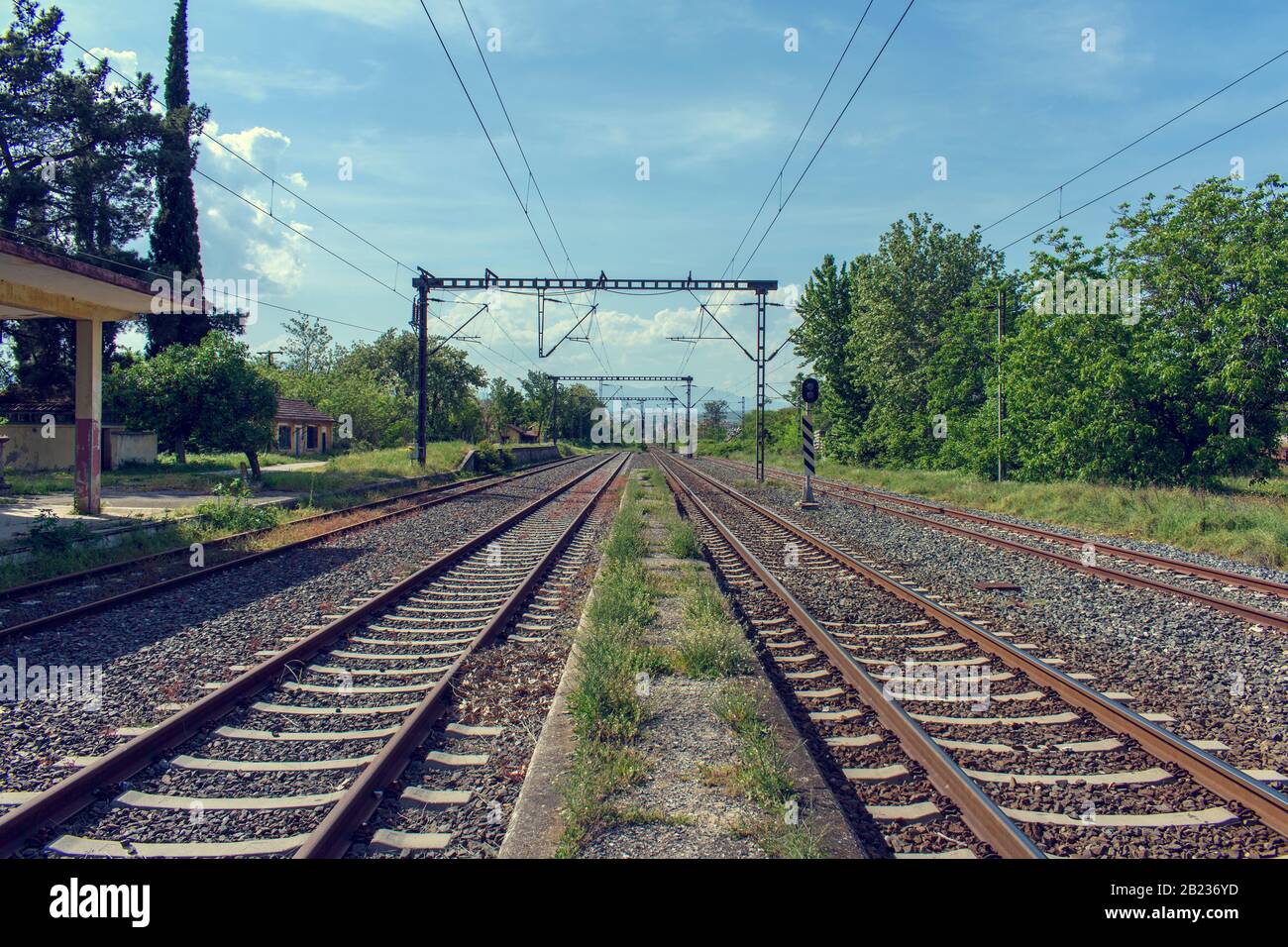 Electrified railway line hi-res stock photography and images - Alamy