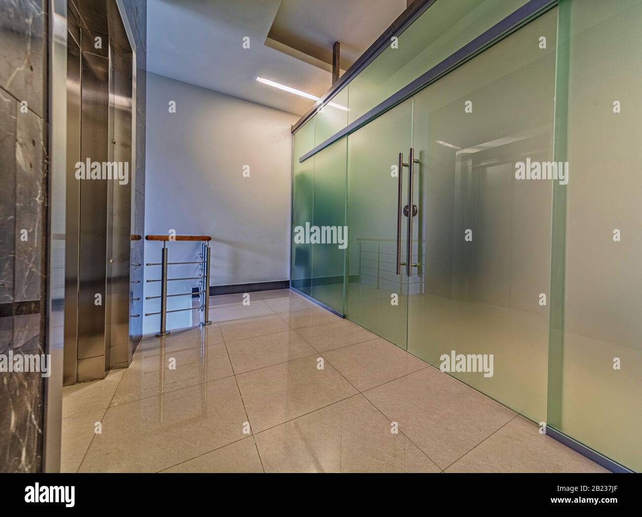 Transparent office doors hi-res stock photography and images - Alamy