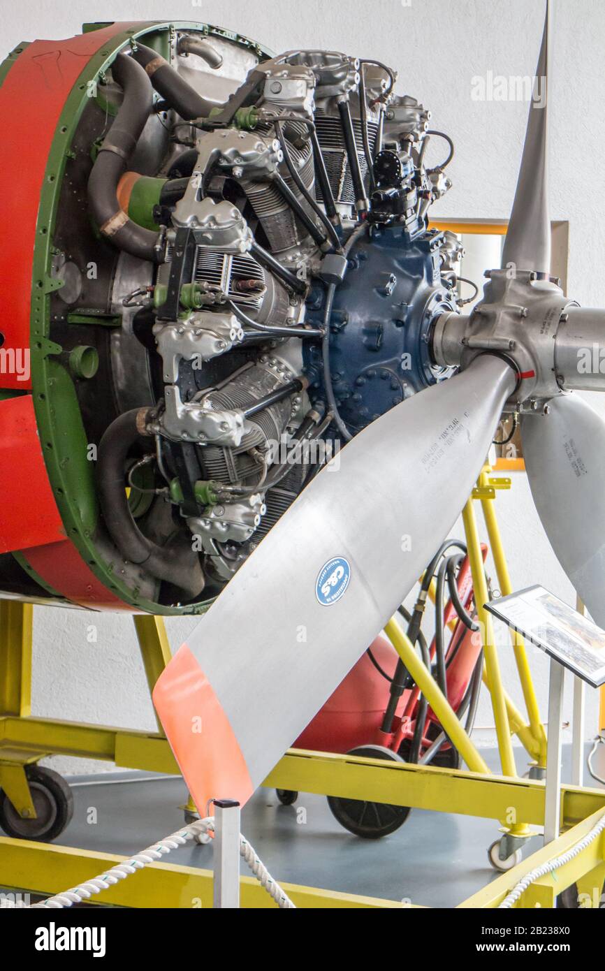 Moteur en etoile hi-res stock photography and images - Alamy