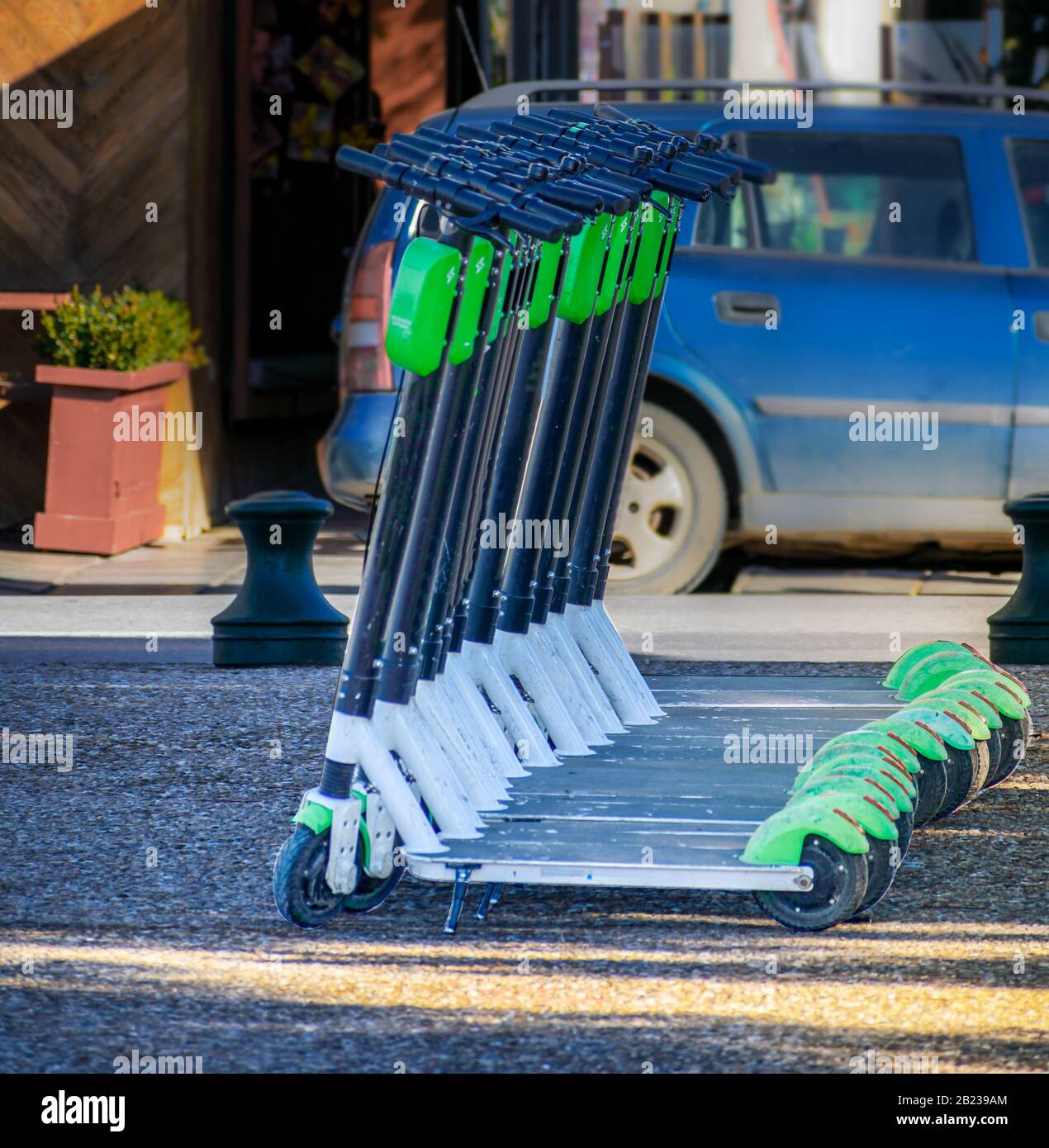 Electric scooter in a row hi-res stock photography and images - Alamy