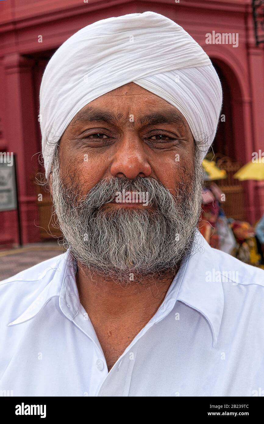 Malaysia - Mann mit Turban Stock Photo - Alamy