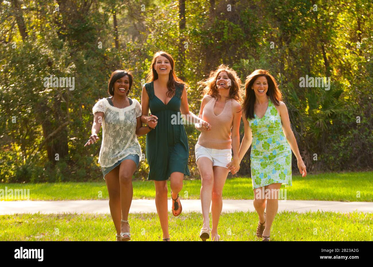 Vier frauen hi-res stock photography and images - Alamy