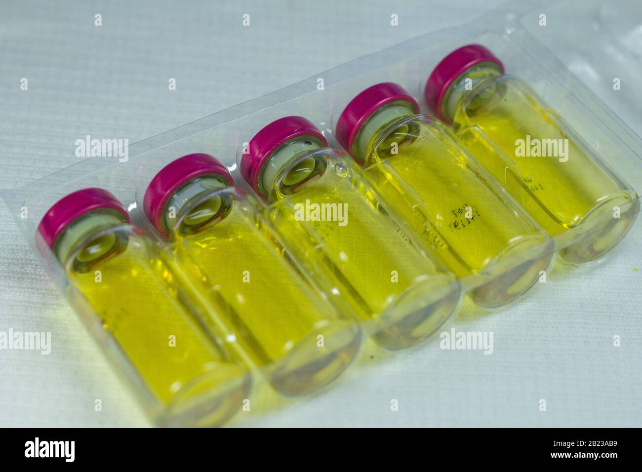 Syringe filling line hi-res stock photography and images - Alamy