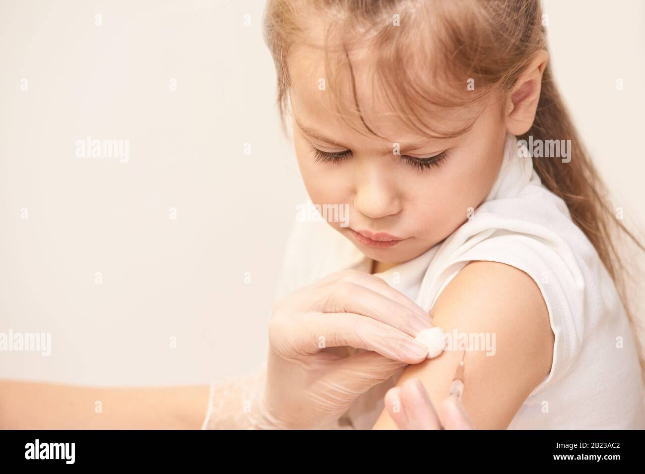 Doctor do injection to young girl. Kid immunization Stock Photo - Alamy
