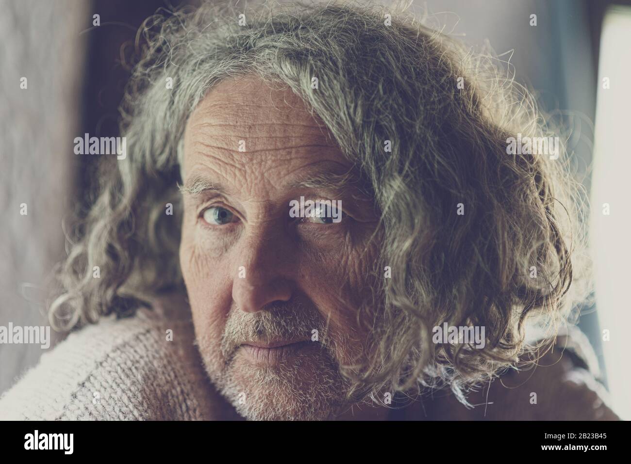 Portrait of a senior man with grey curly hair Stock Photo - Alamy