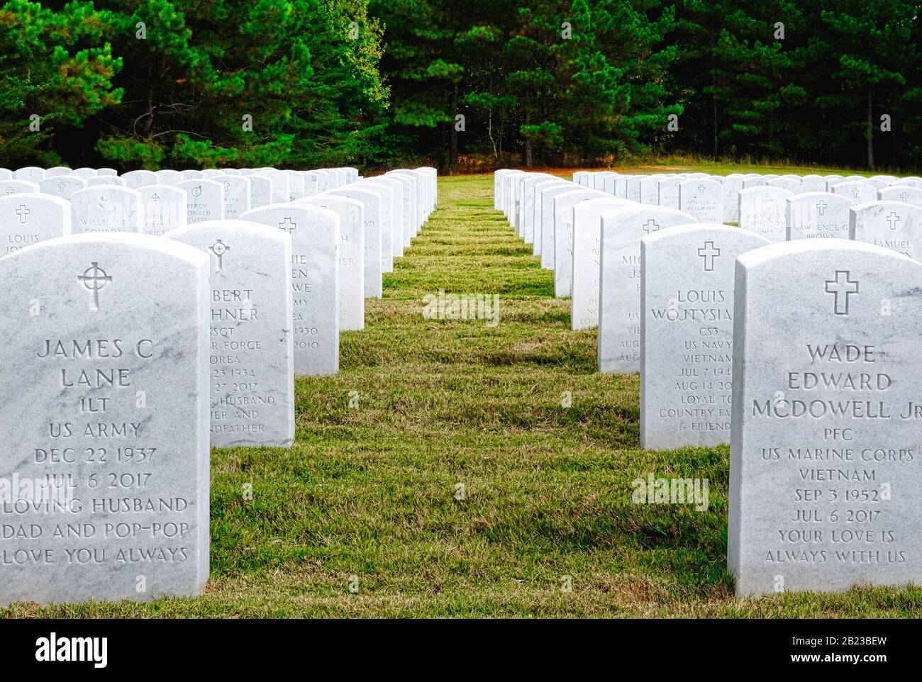 Military headstones hi-res stock photography and images - Alamy