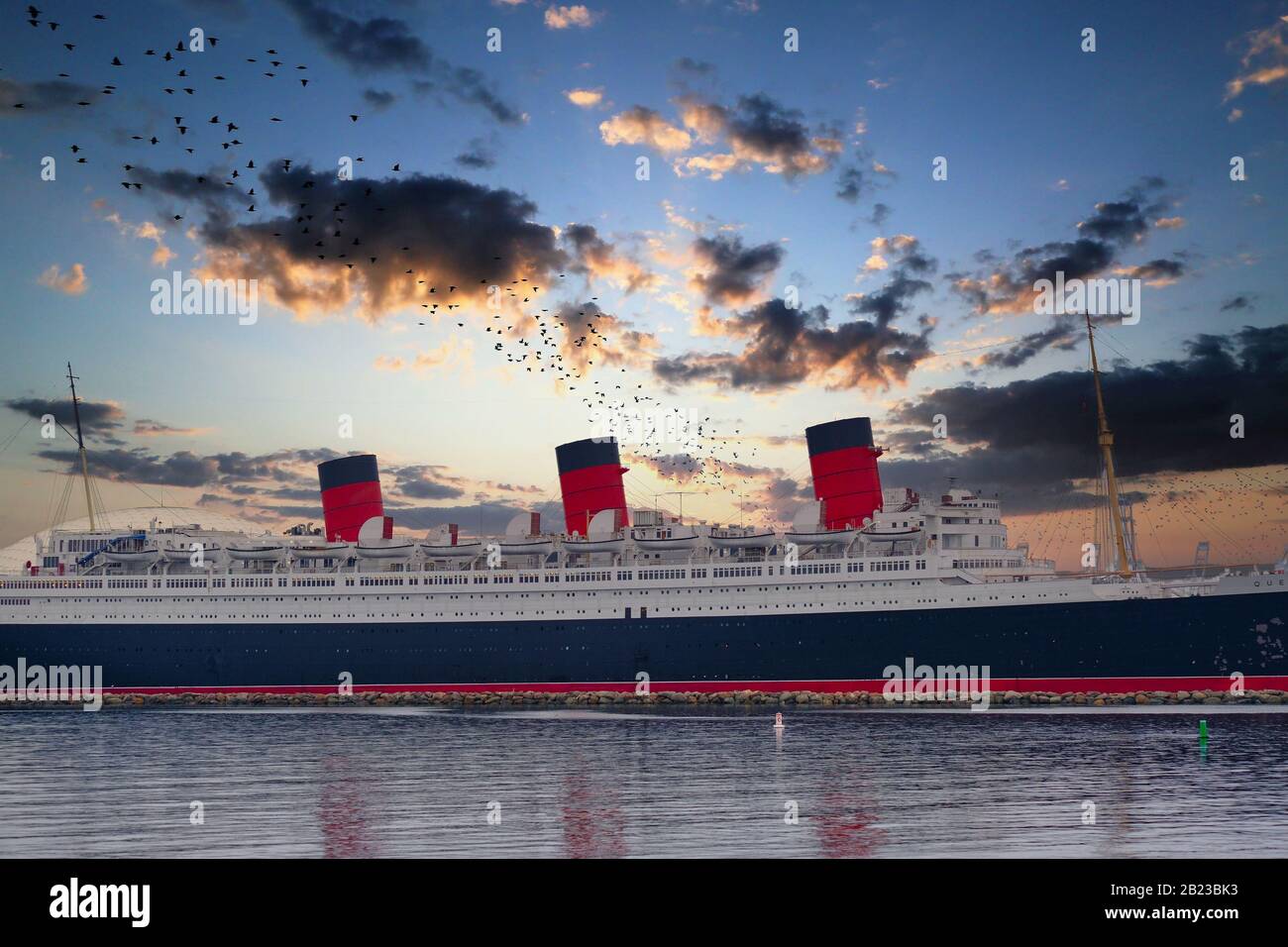 Queen mary ship bow hi-res stock photography and images - Alamy