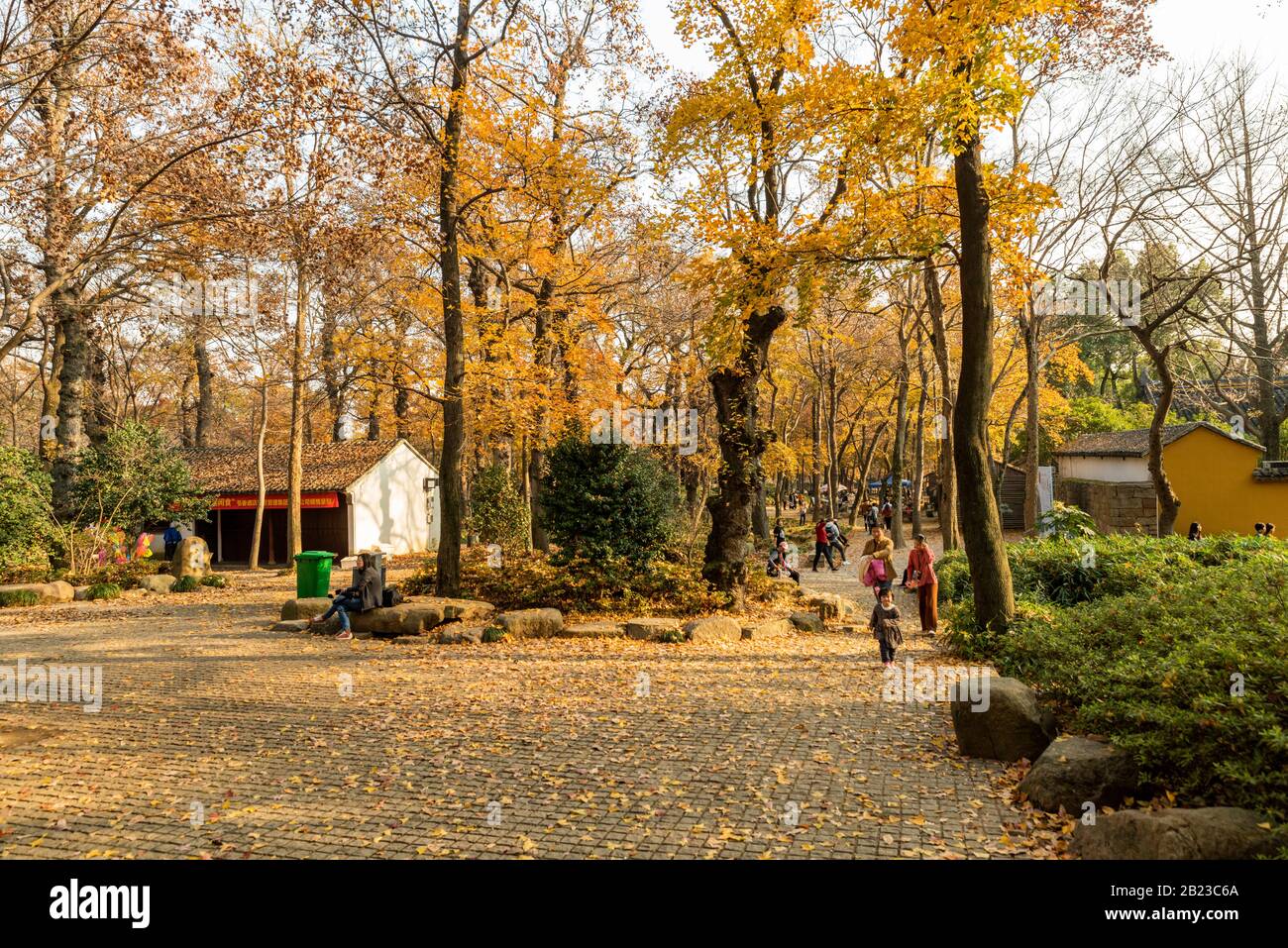 Tianping Shan (Tianping Mountain) during Fall/Autumn in Suzhou, Jiangsu ...