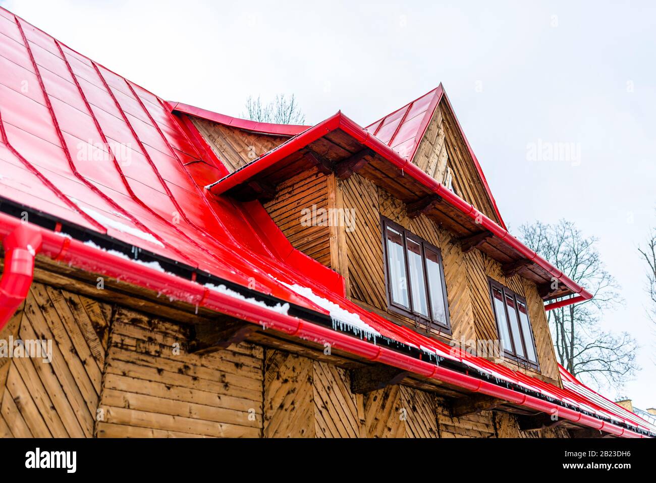 Red tin roof hi-res stock photography and images - Alamy