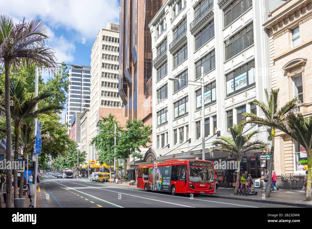 Central centre center tower hi-res stock photography and images - Alamy