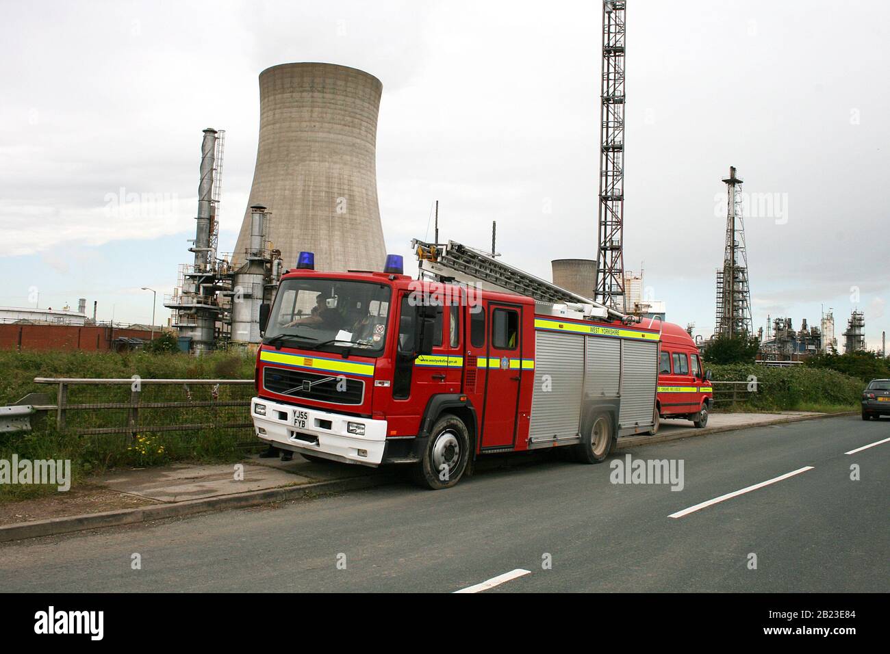 Refinery explosion hi-res stock photography and images - Alamy
