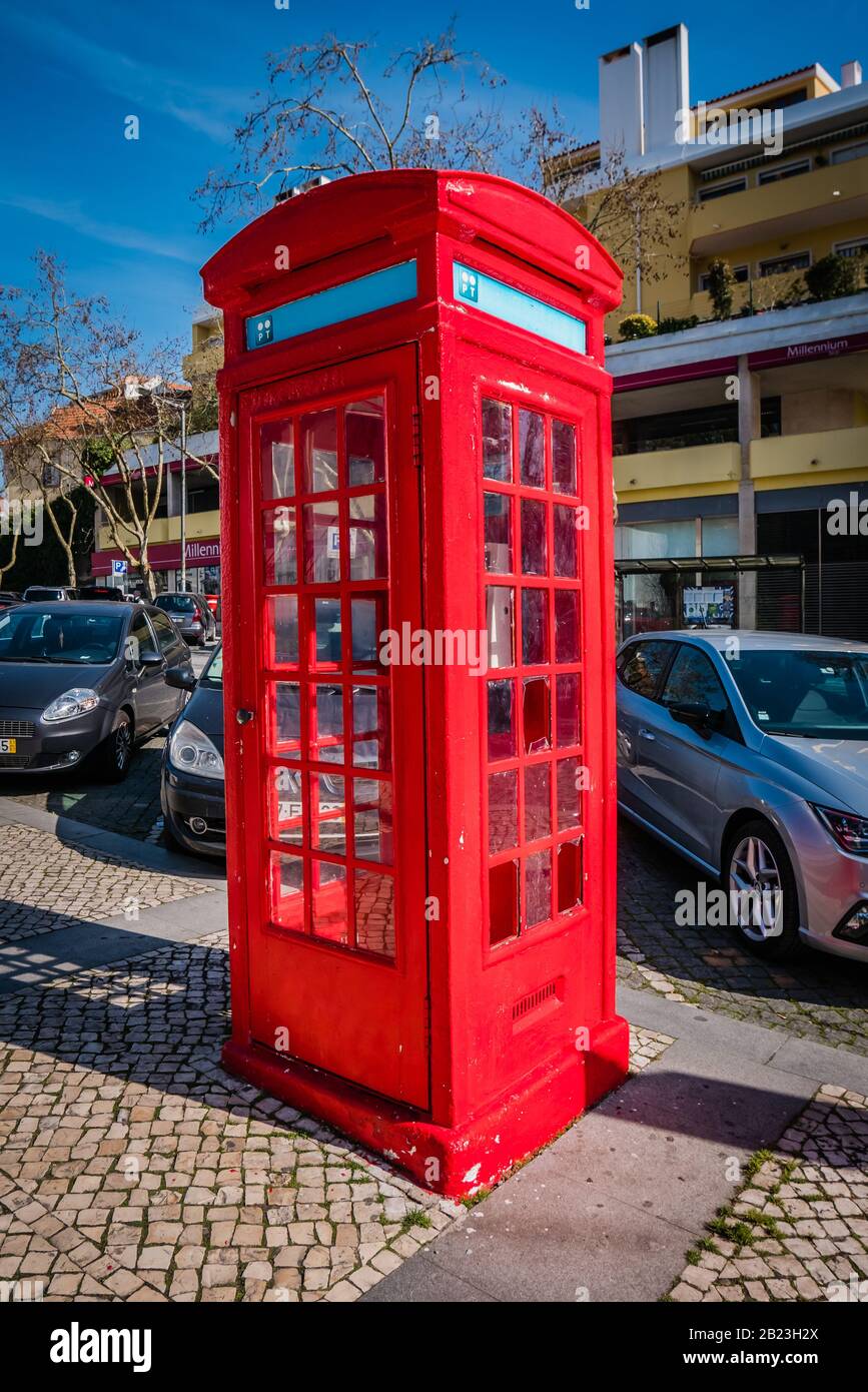 Red phont booth hi-res stock photography and images - Alamy
