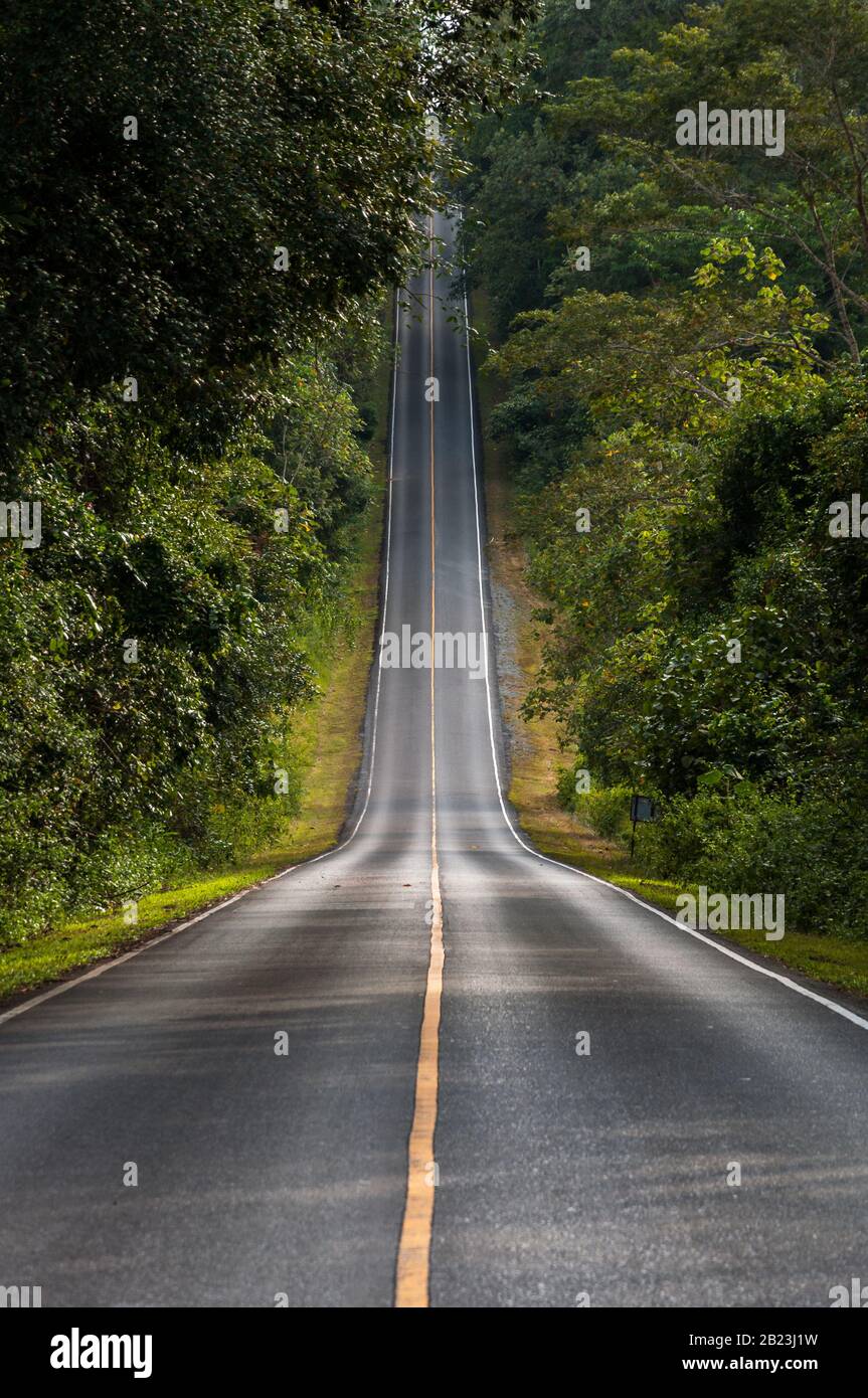 Symmetrical road hi-res stock photography and images - Alamy