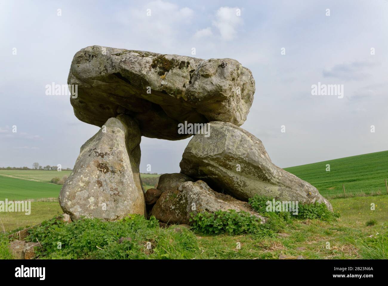Neolithic burial monuments hi-res stock photography and images - Alamy
