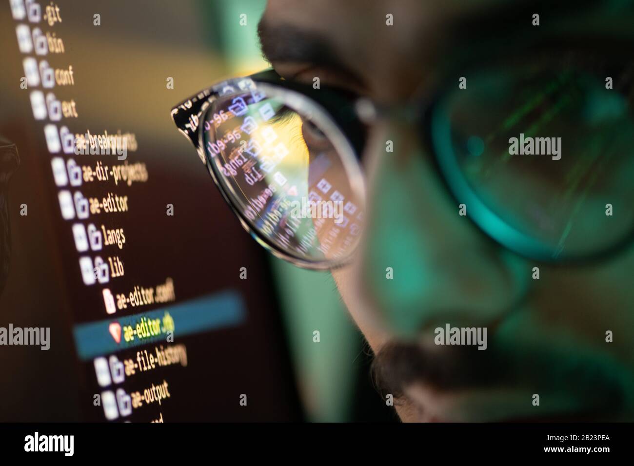 Face reflection on screen hi-res stock photography and images - Alamy