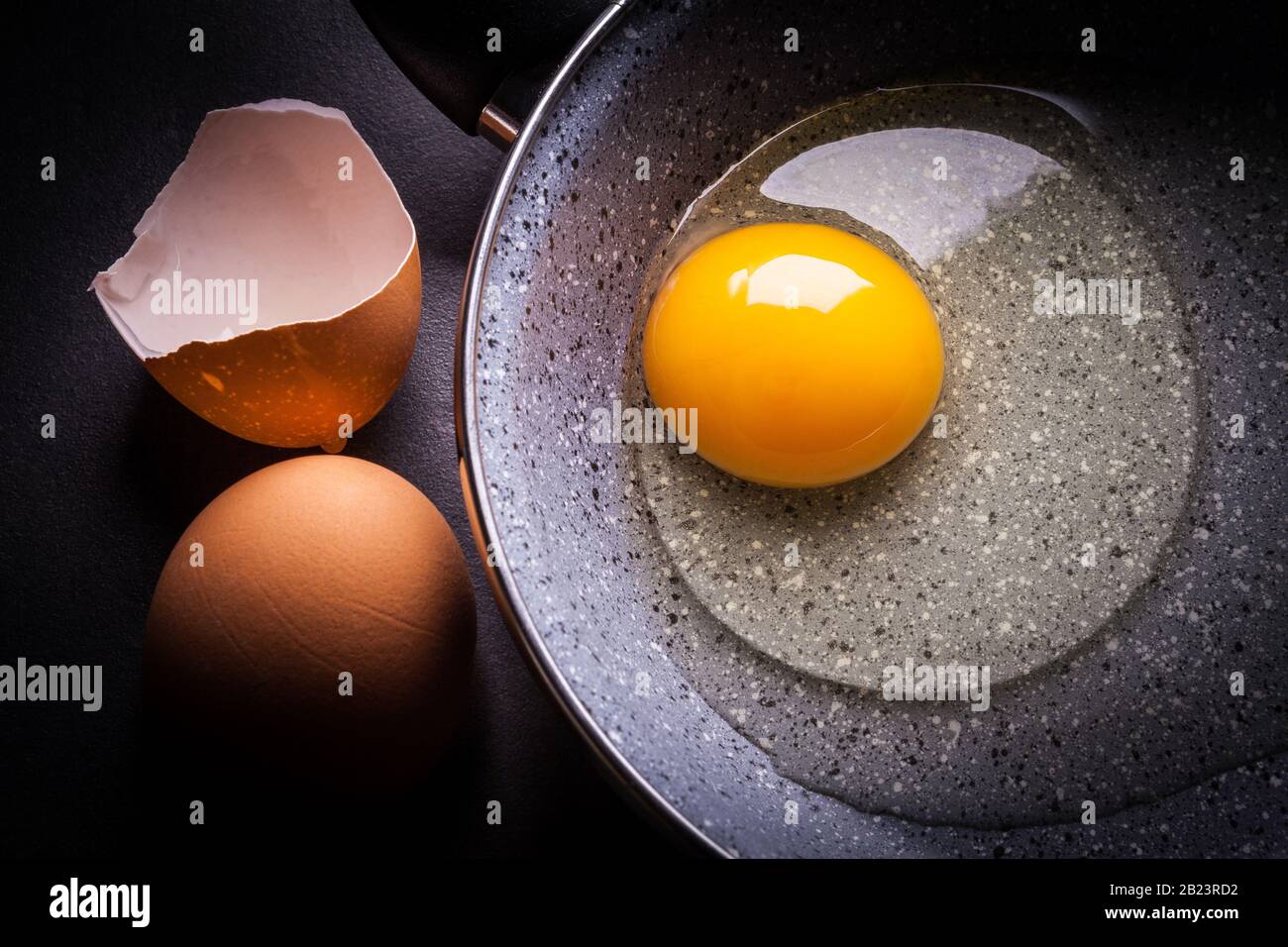 Unshelled egg hi-res stock photography and images - Alamy