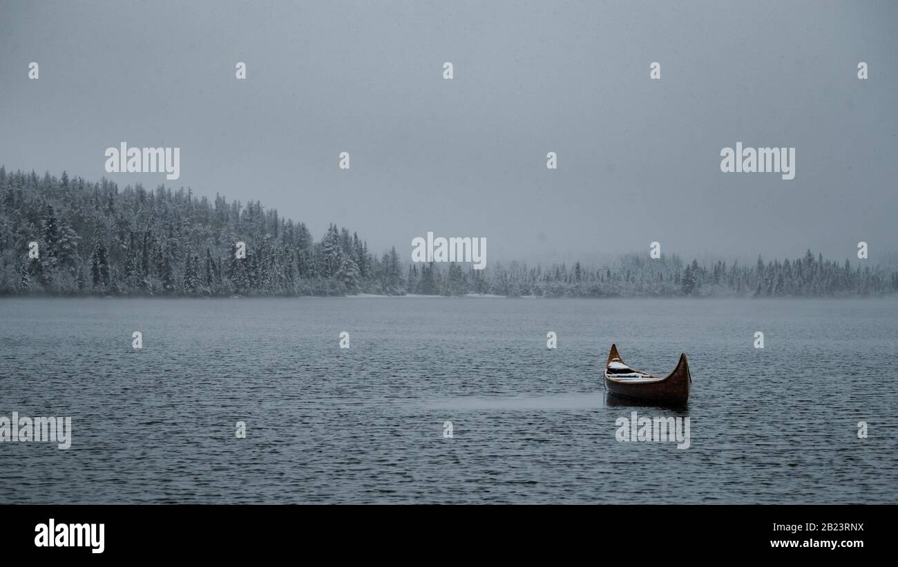 Canoe on pyramid lake hi-res stock photography and images - Alamy