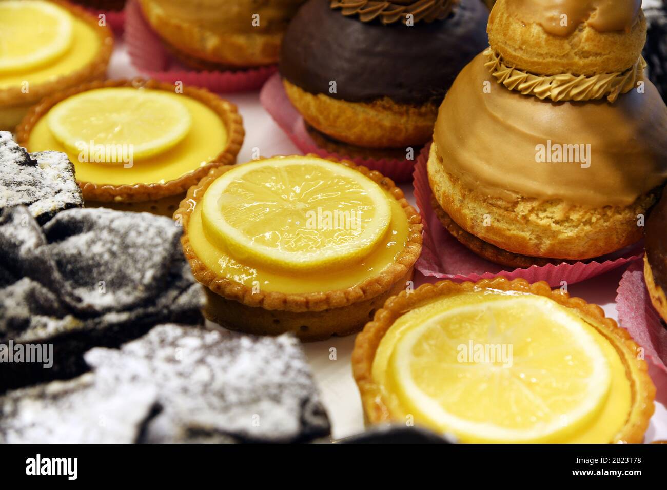 French gateaux hi-res stock photography and images - Alamy