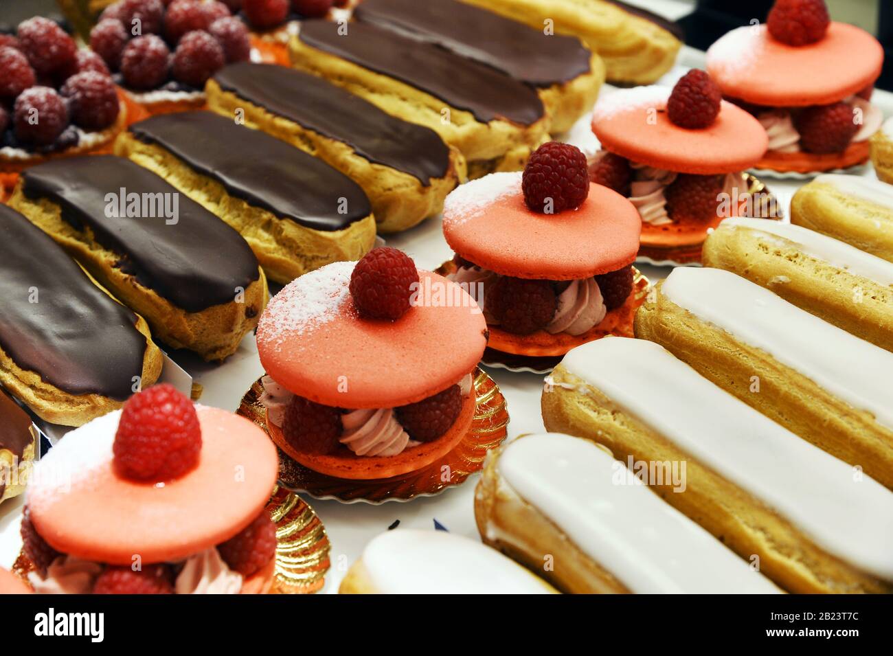 Eclair - French Bakery Pastry Display - Versailles - France Stock Photo ...
